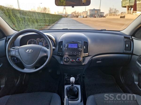 Melns Hyundai i30 2010 Rīga, ar dzinēja tilpumu 1.60 L un nobraukumu 356 tūkst. km par 2250 €, foto 9 vietnē AUTOMOTO.COM.LV