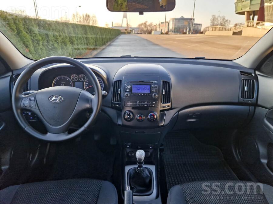 Melns Hyundai i30 2010 Rīga, ar dzinēja tilpumu 1.60 L un nobraukumu 356 tūkst. km par 2250 €, foto 9 vietnē AUTOMOTO.COM.LV