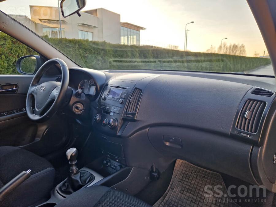 Melns Hyundai i30 2010 Rīga, ar dzinēja tilpumu 1.60 L un nobraukumu 356 tūkst. km par 2250 €, foto 12 vietnē AUTOMOTO.COM.LV