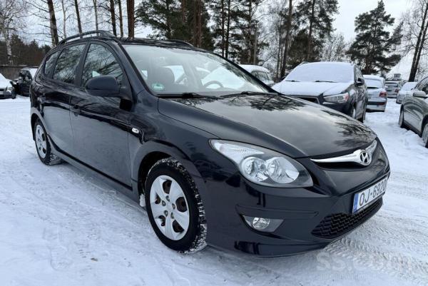 Black Hyundai i30 2010 in Riga, with an engine capacity of 1.60 L and mileage of 0 thousand km for 2990 €, photo 1 on AUTOMOTO.COM.LV