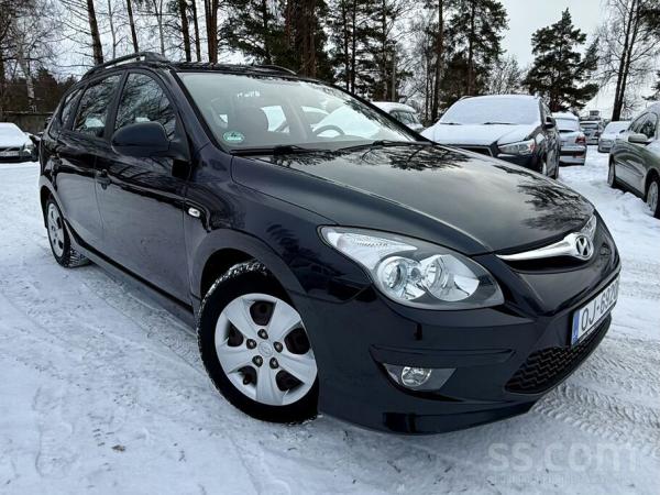 Black Hyundai i30 2010 in Riga, with an engine capacity of 1.60 L and mileage of 0 thousand km for 2990 €, photo 3 on AUTOMOTO.COM.LV