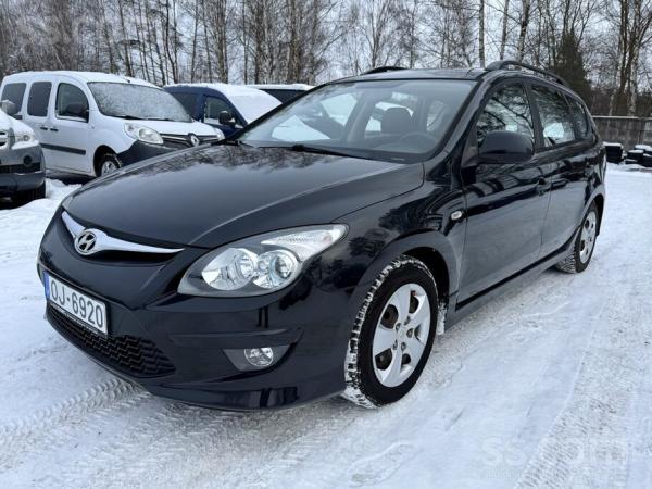 Black Hyundai i30 2010 in Riga, with an engine capacity of 1.60 L and mileage of 0 thousand km for 2990 €, photo 5 on AUTOMOTO.COM.LV