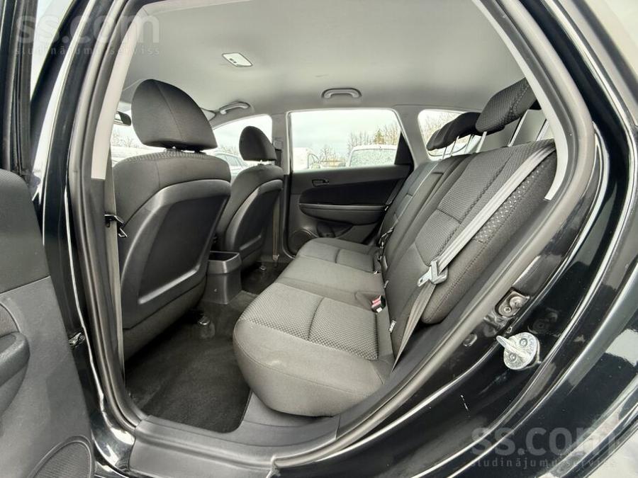 Melns Hyundai i30 2010 Rīga, ar dzinēja tilpumu 1.60 L un nobraukumu 0 tūkst. km par 2990 €, foto 15 vietnē AUTOMOTO.COM.LV