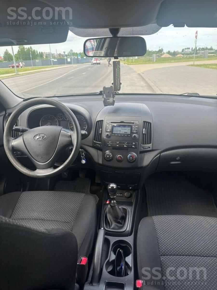 Melns Hyundai i30 2010 Rīga, ar dzinēja tilpumu 1.40 L un nobraukumu 275 tūkst. km par 1700 €, foto 7 vietnē AUTOMOTO.COM.LV