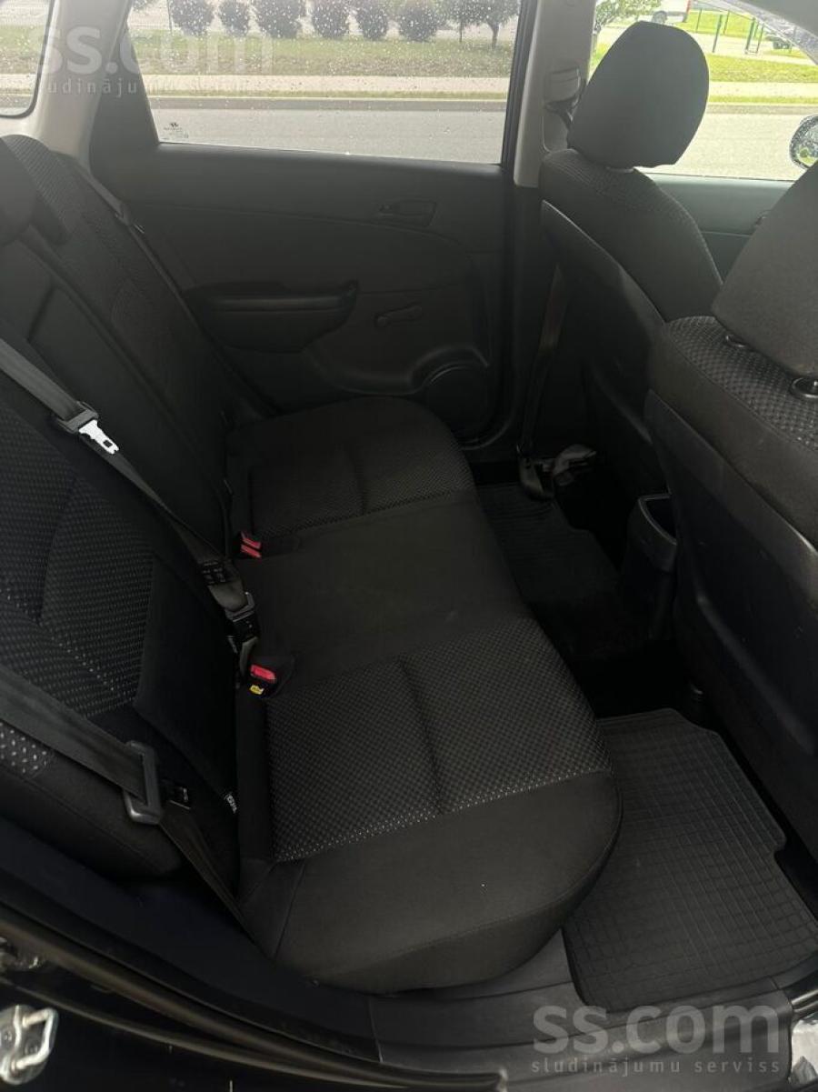 Melns Hyundai i30 2010 Rīga, ar dzinēja tilpumu 1.40 L un nobraukumu 275 tūkst. km par 1700 €, foto 8 vietnē AUTOMOTO.COM.LV