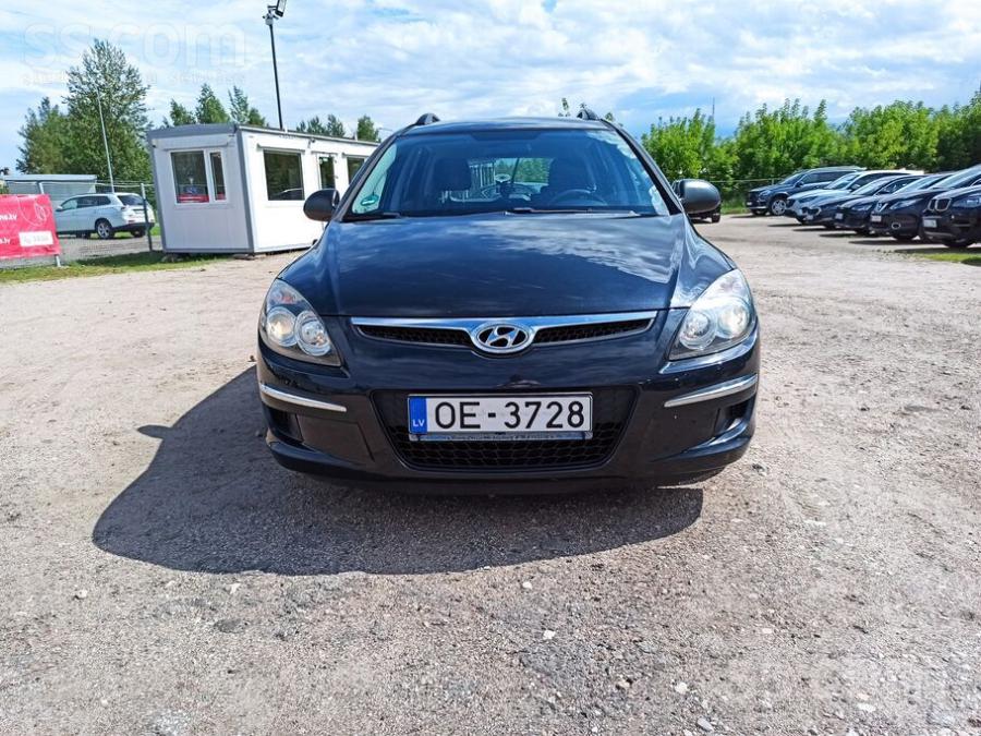 Black Hyundai i30 2010 in Daugavpils, with an engine capacity of 1.60 L and mileage of 0 thousand km for 2900 €, photo 4 on AUTOMOTO.COM.LV