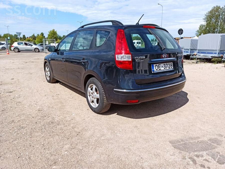 Black Hyundai i30 2010 in Daugavpils, with an engine capacity of 1.60 L and mileage of 0 thousand km for 2900 €, photo 6 on AUTOMOTO.COM.LV