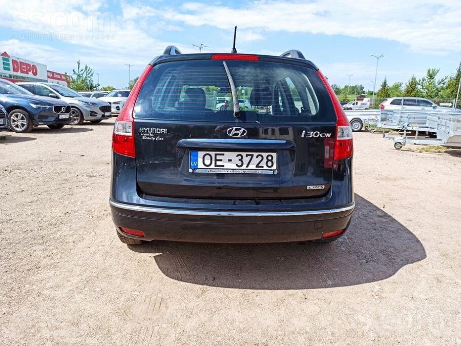 Black Hyundai i30 2010 in Daugavpils, with an engine capacity of 1.60 L and mileage of 0 thousand km for 2900 €, photo 7 on AUTOMOTO.COM.LV