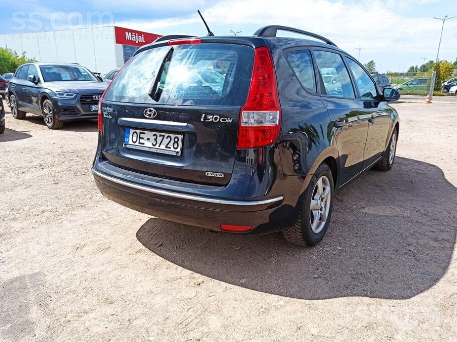 Black Hyundai i30 2010 in Daugavpils, with an engine capacity of 1.60 L and mileage of 0 thousand km for 2900 €, photo 8 on AUTOMOTO.COM.LV