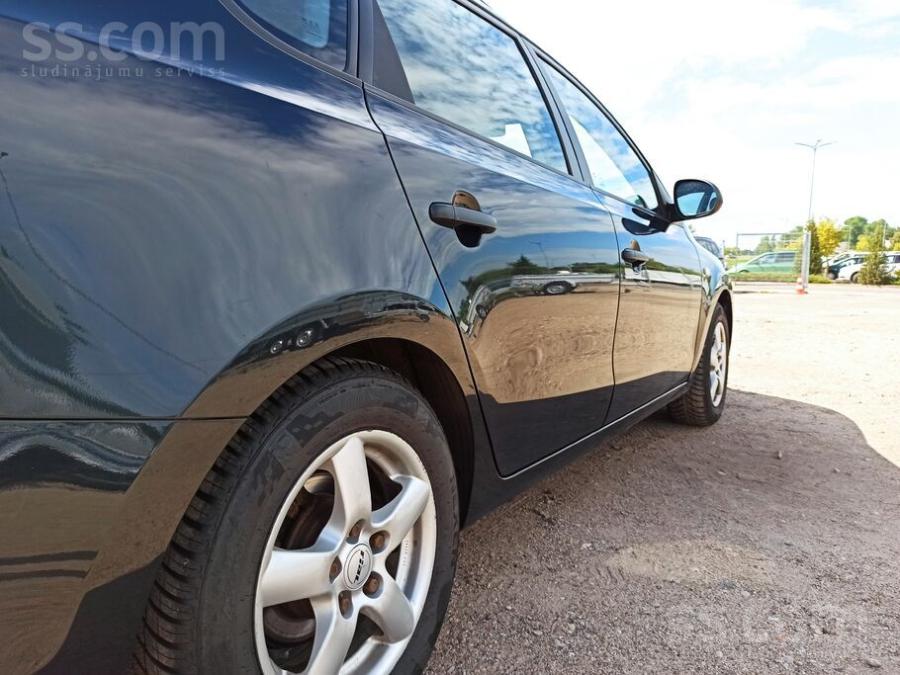 Black Hyundai i30 2010 in Daugavpils, with an engine capacity of 1.60 L and mileage of 0 thousand km for 2900 €, photo 11 on AUTOMOTO.COM.LV