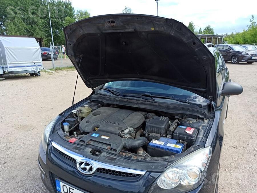 Black Hyundai i30 2010 in Daugavpils, with an engine capacity of 1.60 L and mileage of 0 thousand km for 2900 €, photo 12 on AUTOMOTO.COM.LV
