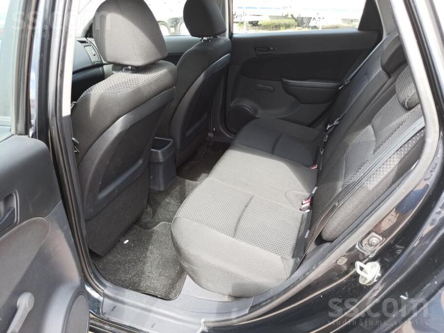 Black Hyundai i30 2010 in Daugavpils, with an engine capacity of 1.60 L and mileage of 0 thousand km for 2900 €, photo 15 on AUTOMOTO.COM.LV
