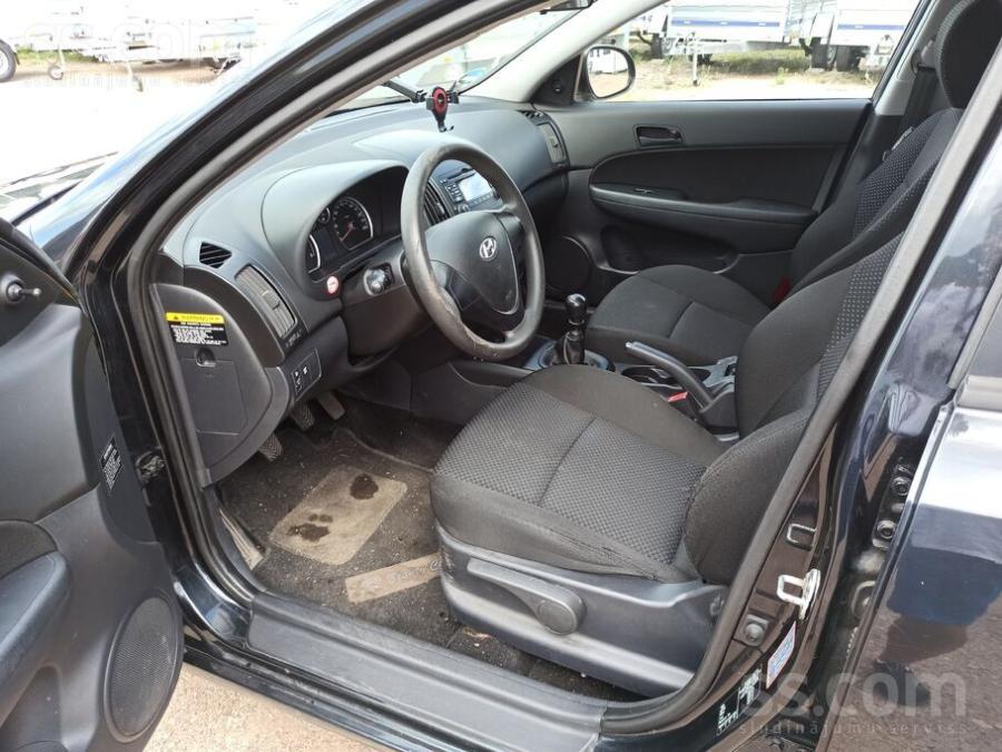 Black Hyundai i30 2010 in Daugavpils, with an engine capacity of 1.60 L and mileage of 0 thousand km for 2900 €, photo 17 on AUTOMOTO.COM.LV