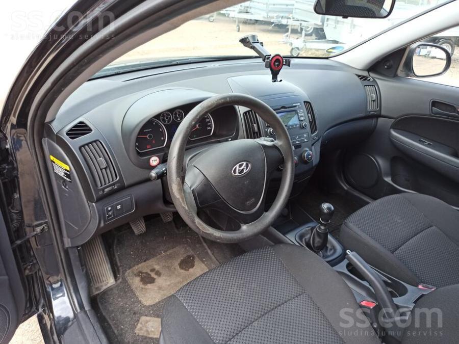Black Hyundai i30 2010 in Daugavpils, with an engine capacity of 1.60 L and mileage of 0 thousand km for 2900 €, photo 18 on AUTOMOTO.COM.LV
