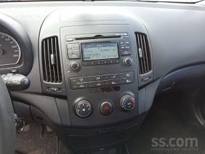 Black Hyundai i30 2010 in Daugavpils, with an engine capacity of 1.60 L and mileage of 0 thousand km for 2900 €, photo 19 on AUTOMOTO.COM.LV