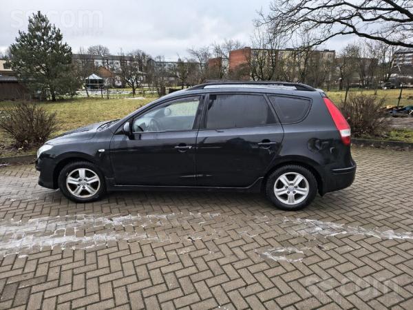 Black Hyundai i30 2011 in Valmiera, with an engine capacity of 1.40 L and mileage of 151 thousand km for 3100 €, photo 3 on AUTOMOTO.COM.LV