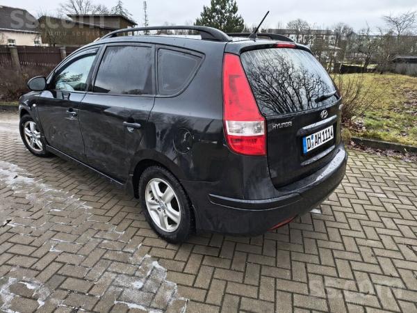 Black Hyundai i30 2011 in Valmiera, with an engine capacity of 1.40 L and mileage of 151 thousand km for 3100 €, photo 4 on AUTOMOTO.COM.LV