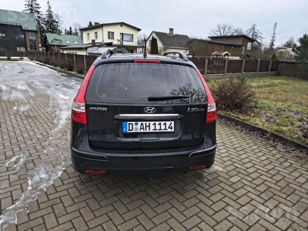 Black Hyundai i30 2011 in Valmiera, with an engine capacity of 1.40 L and mileage of 151 thousand km for 3100 €, photo 5 on AUTOMOTO.COM.LV