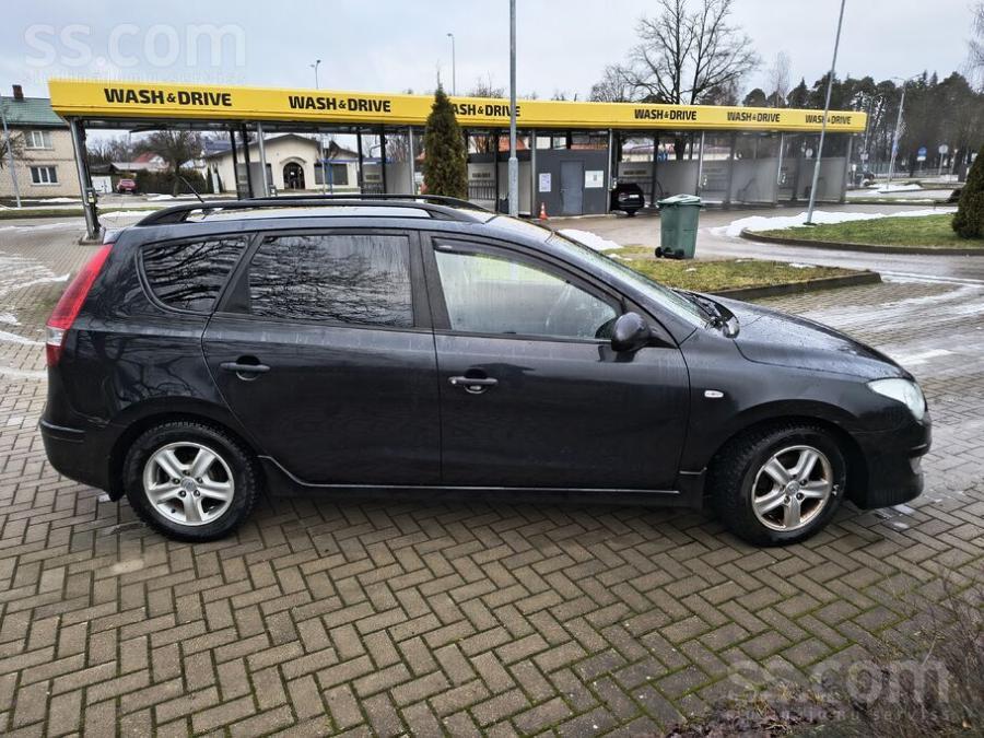 Black Hyundai i30 2011 in Valmiera, with an engine capacity of 1.40 L and mileage of 151 thousand km for 3100 €, photo 7 on AUTOMOTO.COM.LV