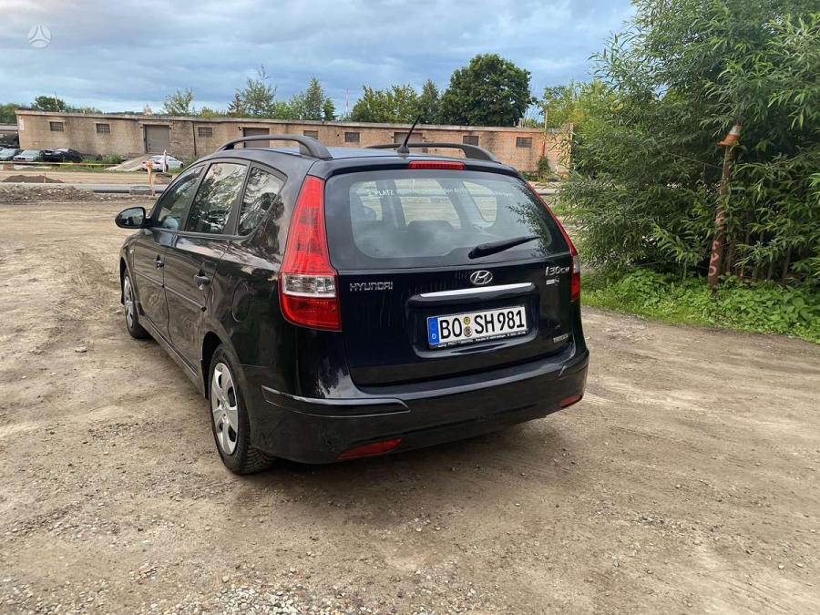 Melns Hyundai i30 2011 Kauņa, ar dzinēja tilpumu 1.58 L un nobraukumu 265 tūkst. km par 3200 €, foto 3 vietnē AUTOMOTO.COM.LV
