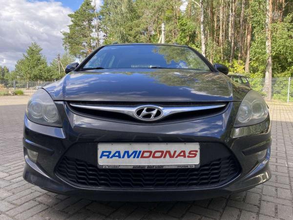 Melns Hyundai i30 2011 Jonava, ar dzinēja tilpumu 1.40 L un nobraukumu 234 tūkst. km par 950 €, foto 2 vietnē AUTOMOTO.COM.LV
