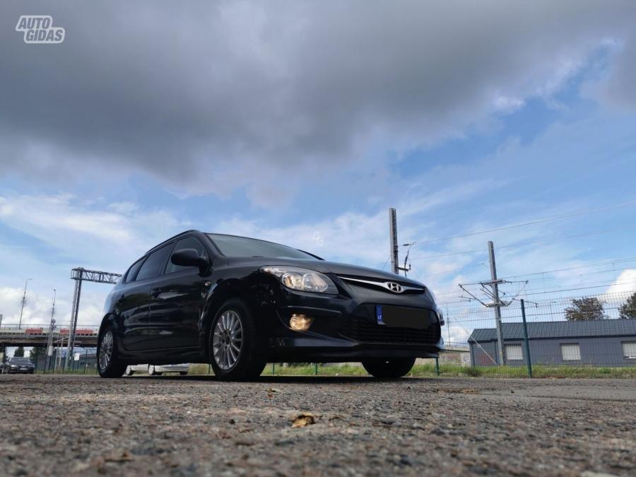 Melns Hyundai i30 2011 Šauļi, ar dzinēja tilpumu 1.60 L un nobraukumu 268 tūkst. km par 4500 €, foto 24 vietnē AUTOMOTO.COM.LV