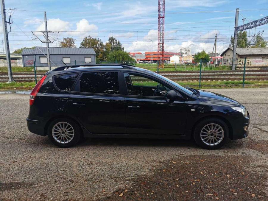 Melns Hyundai i30 2011 Šauļi, ar dzinēja tilpumu 1.60 L un nobraukumu 268 tūkst. km par 4500 €, foto 4 vietnē AUTOMOTO.COM.LV