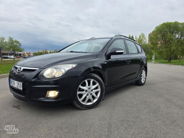 Black Hyundai i30 2012 in Panevezys, with an engine capacity of 1.60 L and mileage of 250 thousand km for 2800 €, photo 1 on AUTOMOTO.COM.LV