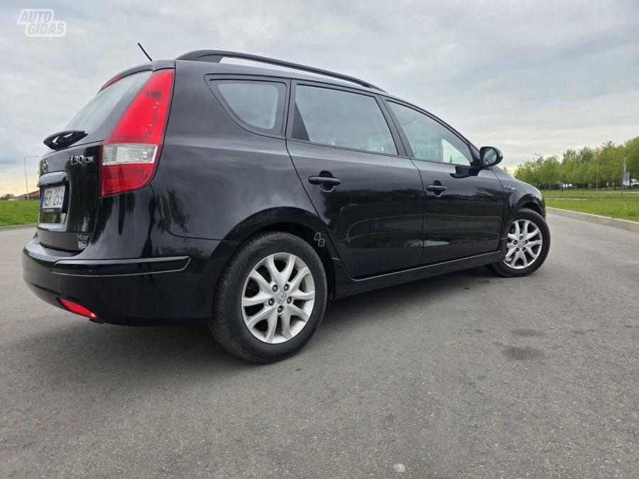 Black Hyundai i30 2012 in Panevezys, with an engine capacity of 1.60 L and mileage of 250 thousand km for 2800 €, photo 4 on AUTOMOTO.COM.LV