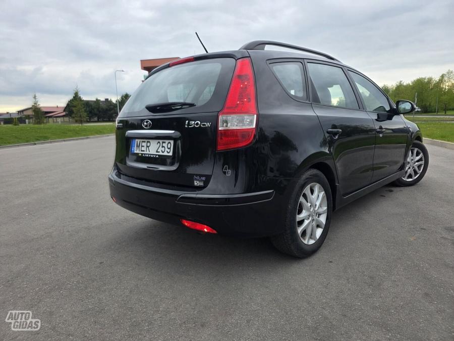 Black Hyundai i30 2012 in Panevezys, with an engine capacity of 1.60 L and mileage of 250 thousand km for 2800 €, photo 5 on AUTOMOTO.COM.LV