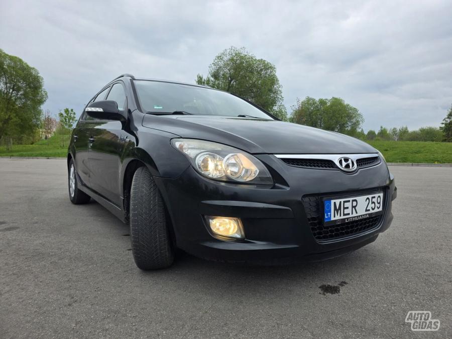 Black Hyundai i30 2012 in Panevezys, with an engine capacity of 1.60 L and mileage of 250 thousand km for 2800 €, photo 6 on AUTOMOTO.COM.LV