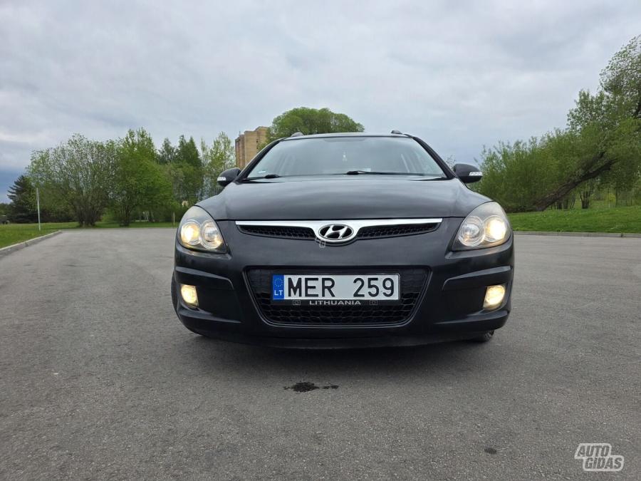 Black Hyundai i30 2012 in Panevezys, with an engine capacity of 1.60 L and mileage of 250 thousand km for 2800 €, photo 7 on AUTOMOTO.COM.LV