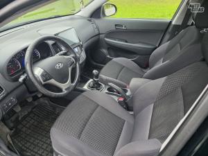 Black Hyundai i30 2012 in Panevezys, with an engine capacity of 1.60 L and mileage of 250 thousand km for 2800 €, photo 9 on AUTOMOTO.COM.LV