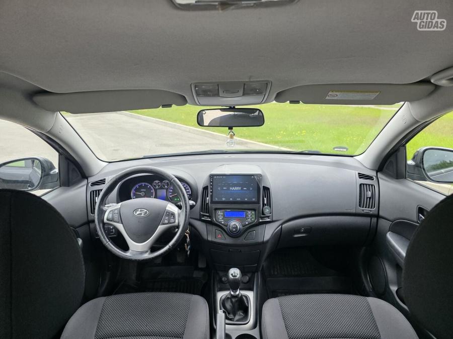 Black Hyundai i30 2012 in Panevezys, with an engine capacity of 1.60 L and mileage of 250 thousand km for 2800 €, photo 10 on AUTOMOTO.COM.LV