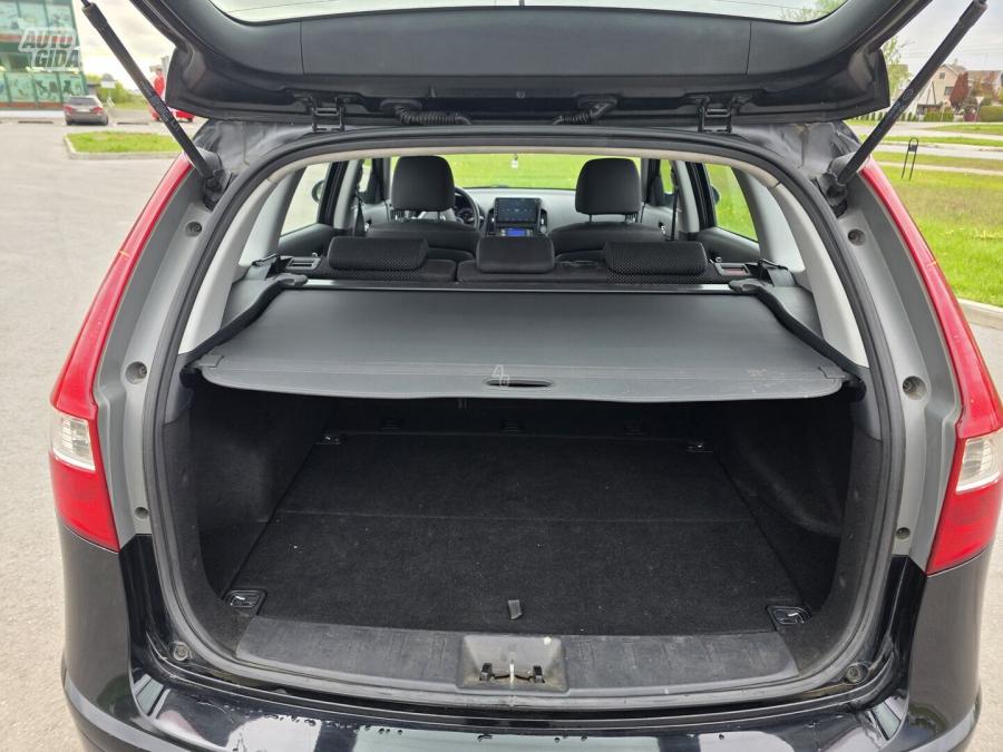 Black Hyundai i30 2012 in Panevezys, with an engine capacity of 1.60 L and mileage of 250 thousand km for 2800 €, photo 12 on AUTOMOTO.COM.LV