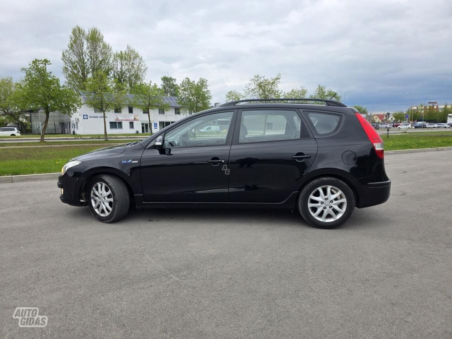 Black Hyundai i30 2012 in Panevezys, with an engine capacity of 1.60 L and mileage of 250 thousand km for 2800 €, photo 13 on AUTOMOTO.COM.LV