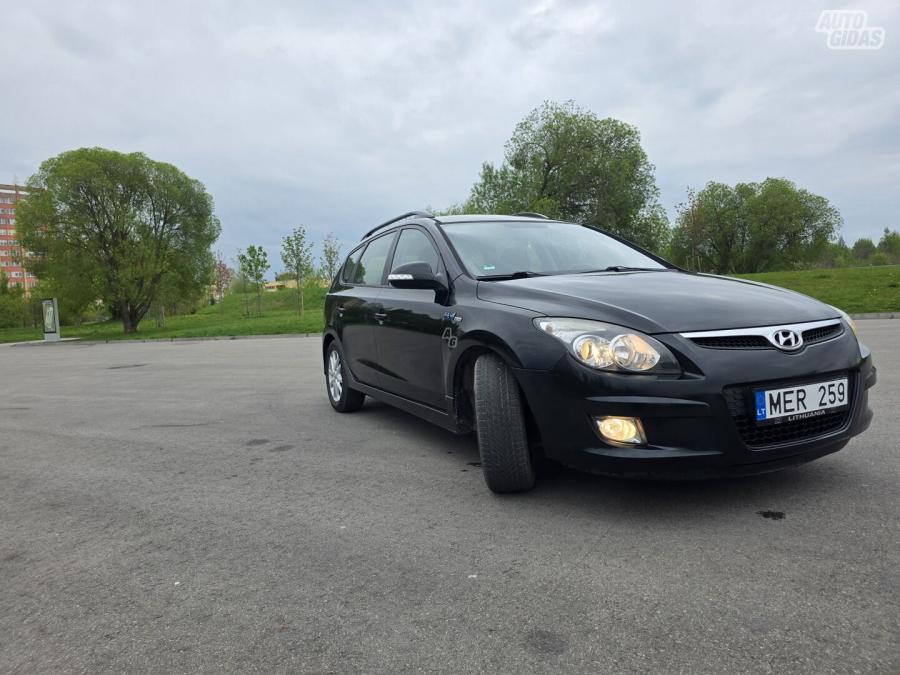 Black Hyundai i30 2012 in Panevezys, with an engine capacity of 1.60 L and mileage of 250 thousand km for 2800 €, photo 15 on AUTOMOTO.COM.LV