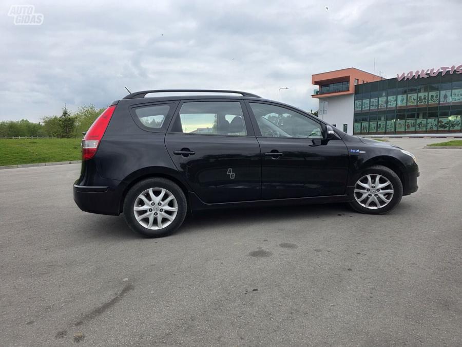 Black Hyundai i30 2012 in Panevezys, with an engine capacity of 1.60 L and mileage of 250 thousand km for 2800 €, photo 16 on AUTOMOTO.COM.LV