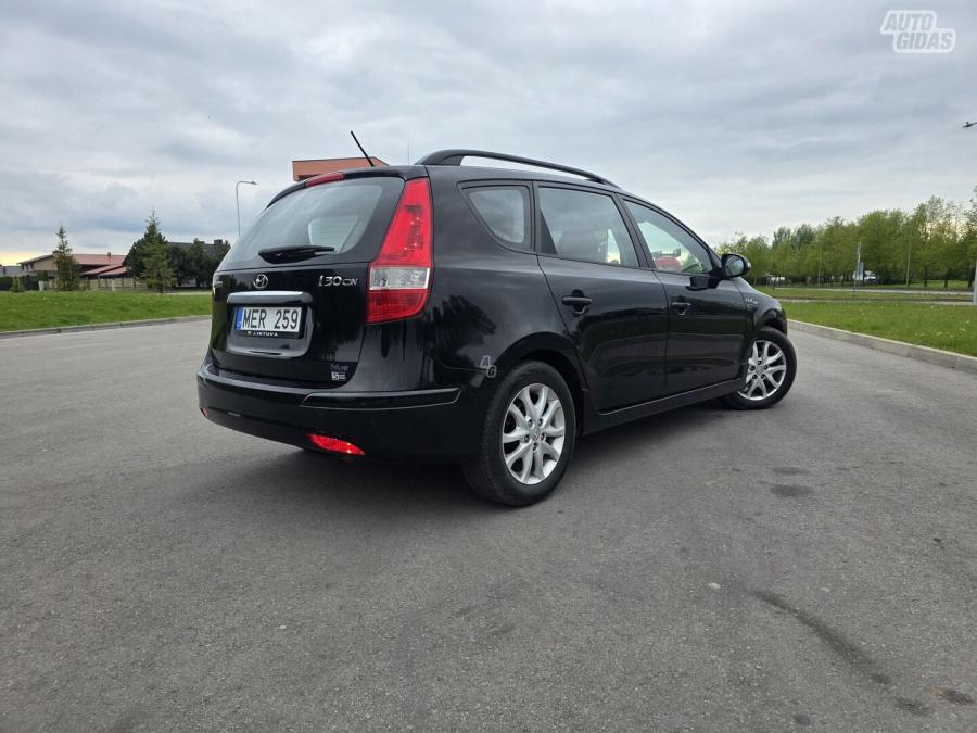 Black Hyundai i30 2012 in Panevezys, with an engine capacity of 1.60 L and mileage of 250 thousand km for 2800 €, photo 17 on AUTOMOTO.COM.LV