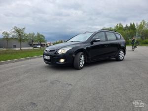 Black Hyundai i30 2012 in Panevezys, with an engine capacity of 1.60 L and mileage of 250 thousand km for 2800 €, photo 22 on AUTOMOTO.COM.LV