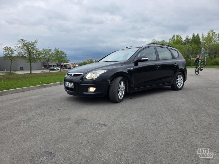 Black Hyundai i30 2012 in Panevezys, with an engine capacity of 1.60 L and mileage of 250 thousand km for 2800 €, photo 22 on AUTOMOTO.COM.LV