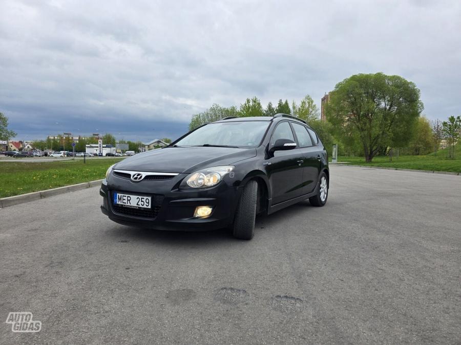 Black Hyundai i30 2012 in Panevezys, with an engine capacity of 1.60 L and mileage of 250 thousand km for 2800 €, photo 23 on AUTOMOTO.COM.LV