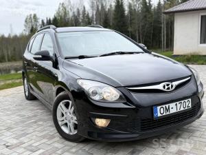 Black Hyundai i30 2012 in Cesis, with an engine capacity of 1.60 L and mileage of 301 thousand km for 3100 €, photo  on AUTOMOTO.COM.LV