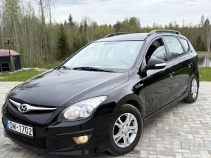 Black Hyundai i30 2012 in Cesis, with an engine capacity of 1.60 L and mileage of 301 thousand km for 3100 €, photo 4 on AUTOMOTO.COM.LV