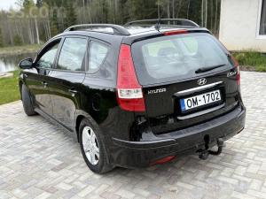 Black Hyundai i30 2012 in Cesis, with an engine capacity of 1.60 L and mileage of 301 thousand km for 3100 €, photo 6 on AUTOMOTO.COM.LV