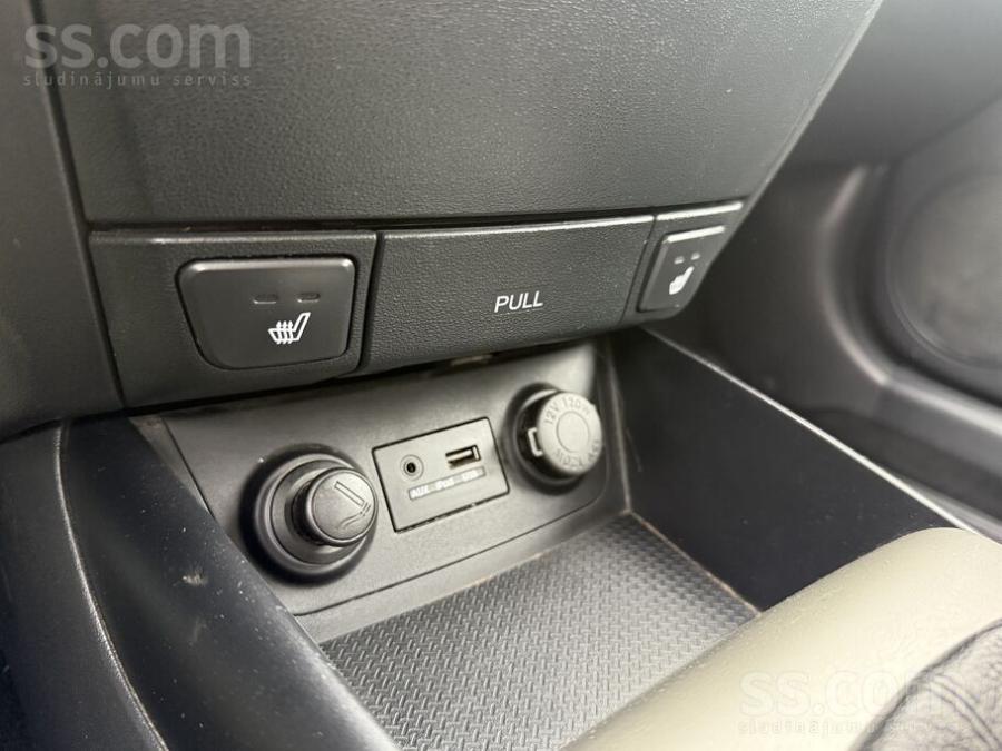 Black Hyundai i30 2012 in Cesis, with an engine capacity of 1.60 L and mileage of 301 thousand km for 3100 €, photo 11 on AUTOMOTO.COM.LV