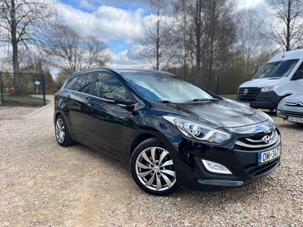 Black Hyundai i30 2012 in Kuldiga, with an engine capacity of 1.60 L and mileage of 284 thousand km for 4690 €, photo 1 on AUTOMOTO.COM.LV