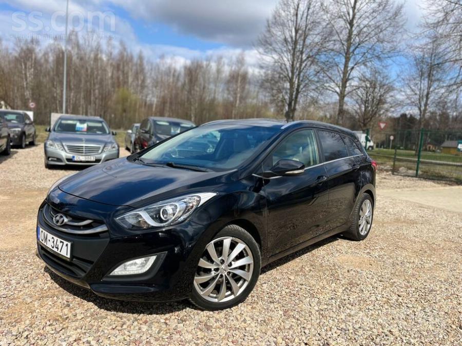 Black Hyundai i30 2012 in Kuldiga, with an engine capacity of 1.60 L and mileage of 284 thousand km for 4690 €, photo 3 on AUTOMOTO.COM.LV