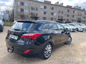 Black Hyundai i30 2012 in Kuldiga, with an engine capacity of 1.60 L and mileage of 284 thousand km for 4690 €, photo 5 on AUTOMOTO.COM.LV