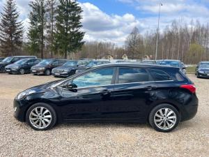 Black Hyundai i30 2012 in Kuldiga, with an engine capacity of 1.60 L and mileage of 284 thousand km for 4690 €, photo 6 on AUTOMOTO.COM.LV